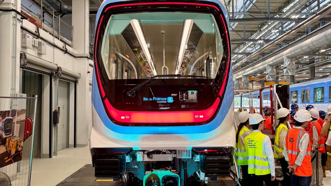 Le nouveau métro de la ligne 18 est arrivé en Île-de-France ...