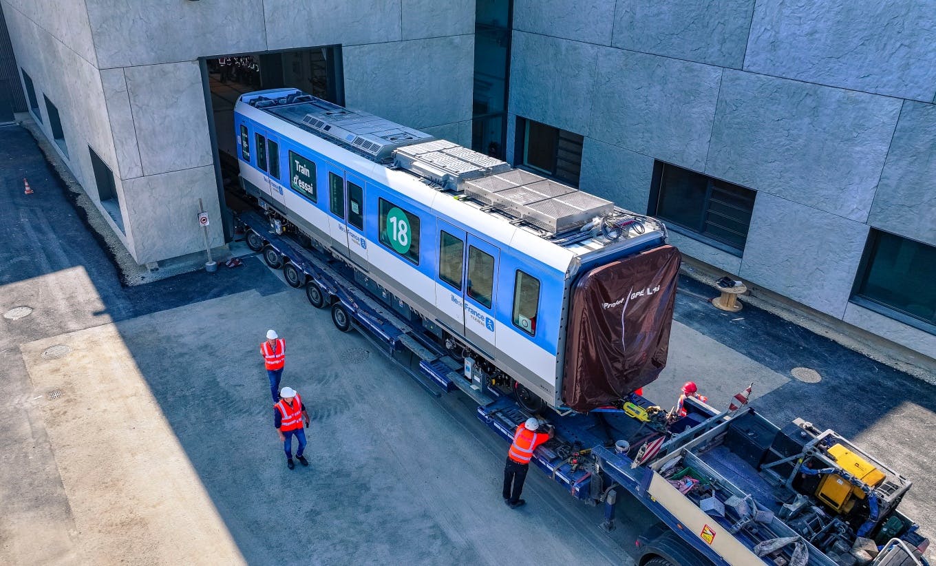 Le nouveau métro de la ligne 18 est arrivé en Île-de-France ...